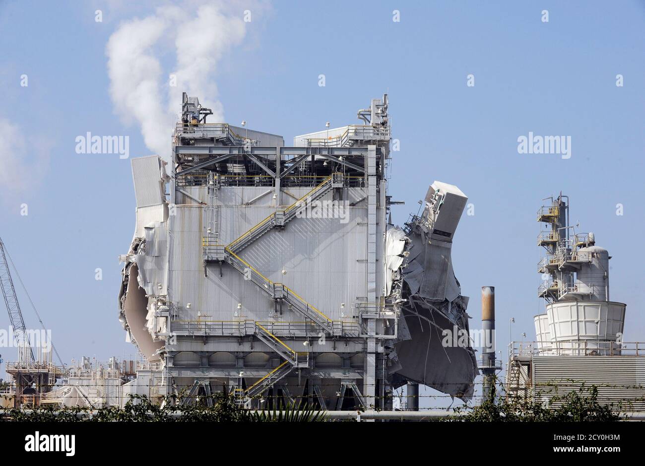 Refinery fire burst hi-res stock photography and images - Alamy