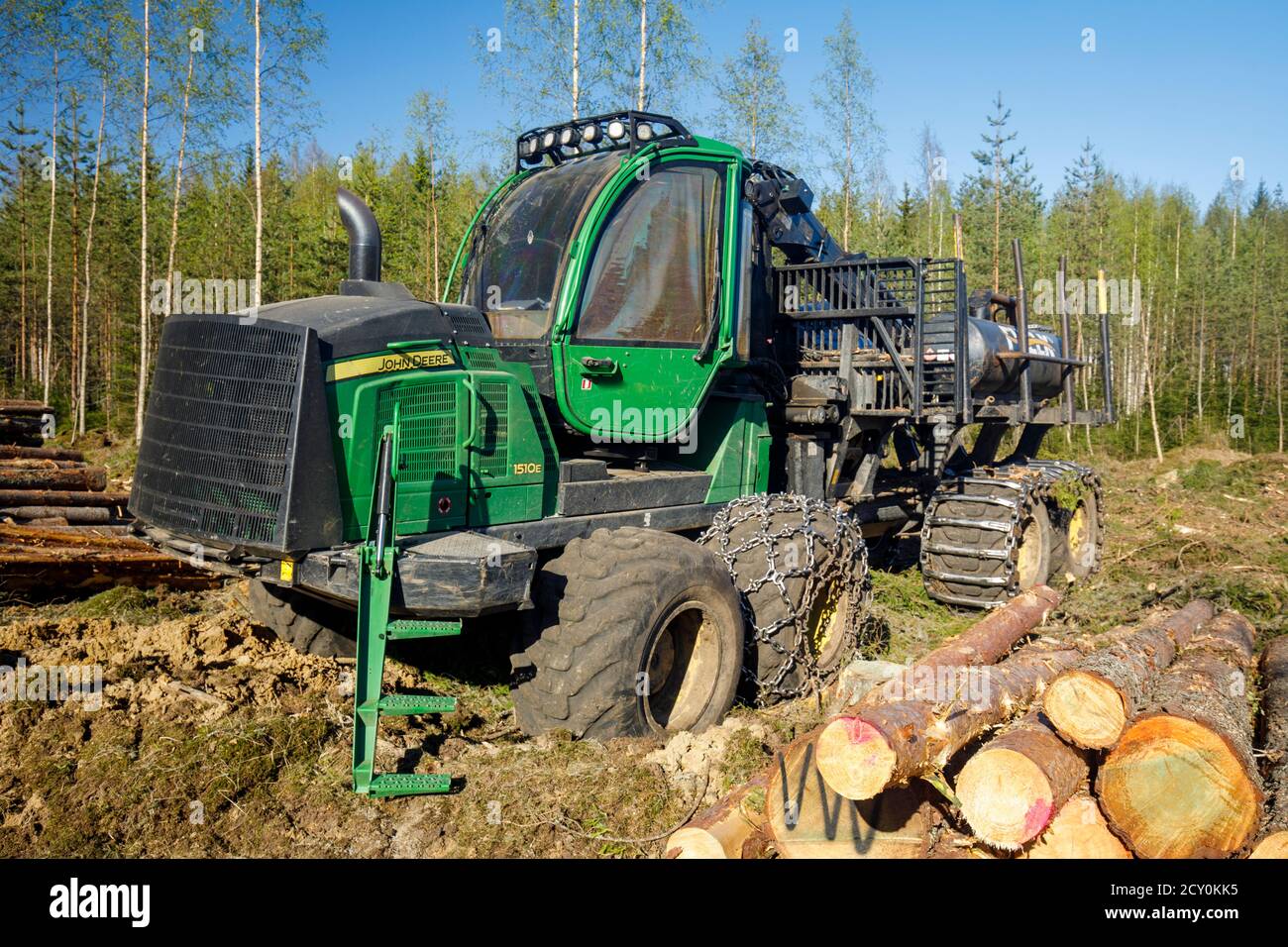 John Deere 1510e Forwarder at logging site , Finland Stock Photo - Alamy