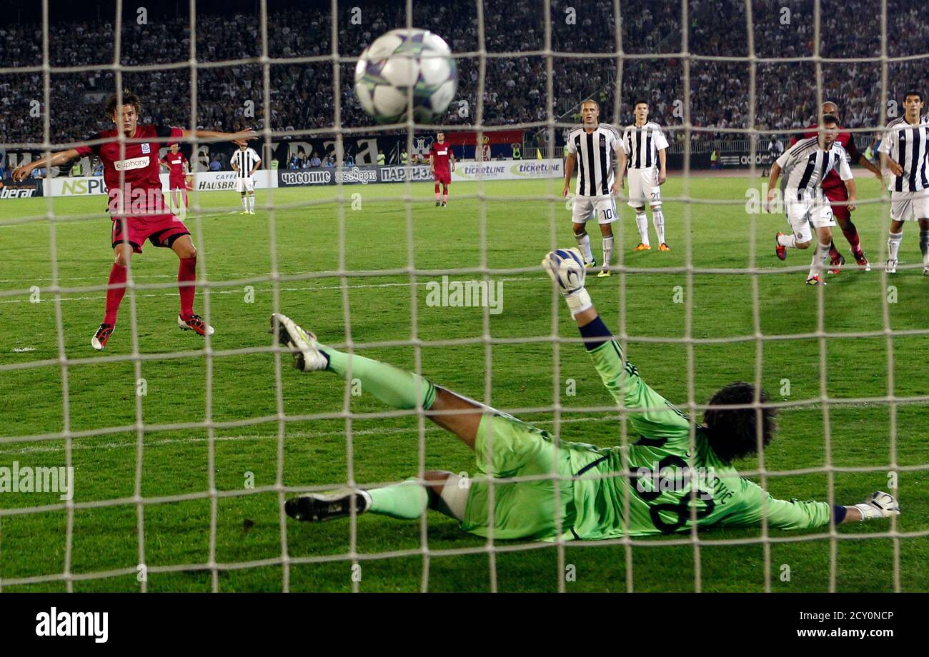 Vladimir stojkovic goalkeeper partizan belgrade hi-res stock ...