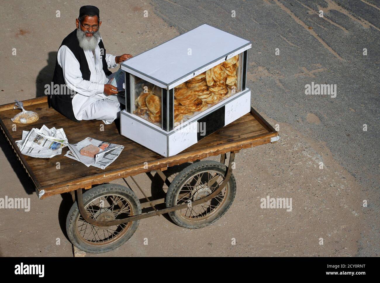 Karachi food street hi-res stock photography and images - Alamy