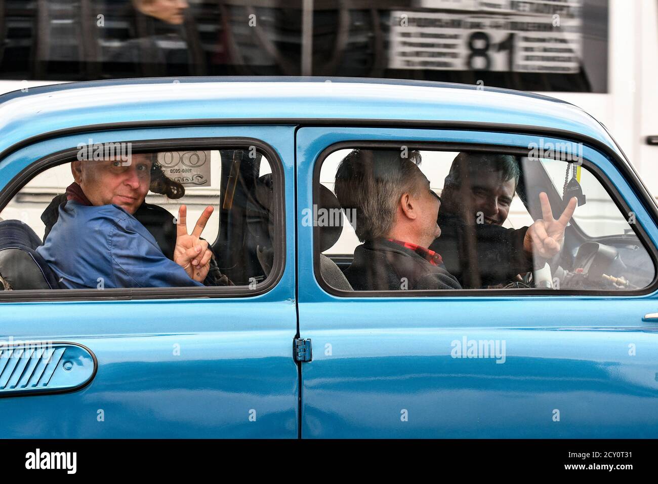 Non Exclusive: ZAPORIZHZHIA, UKRAINE - OCTOBER 1, 2020 - Men sit in a ...