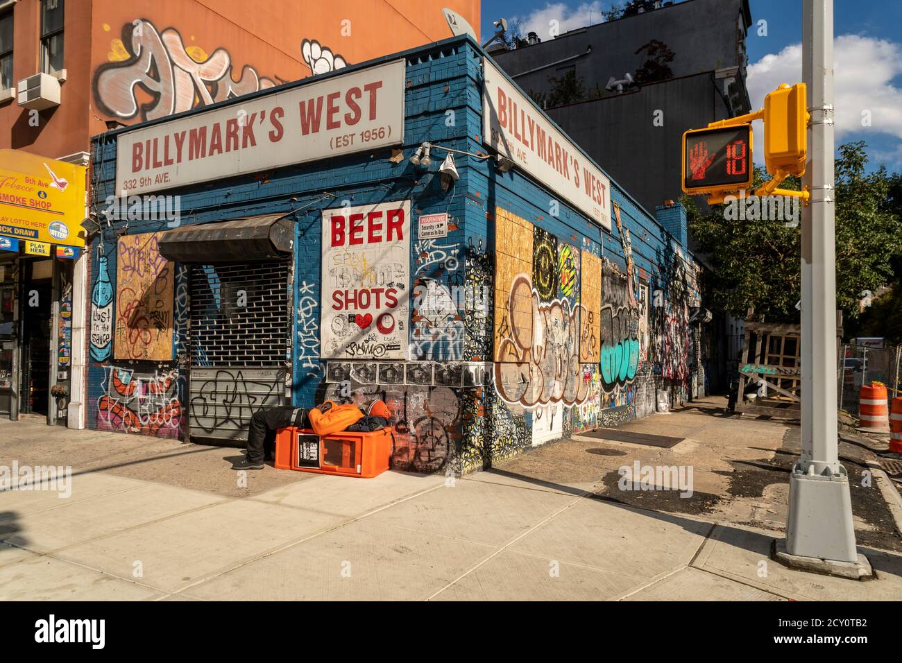 Wednesday closed hi-res stock photography and images - Alamy