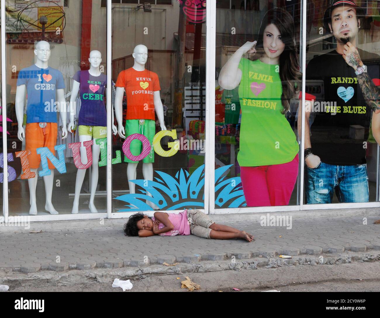 Homeless girl on the sidewalk hi-res stock photography and images - Alamy