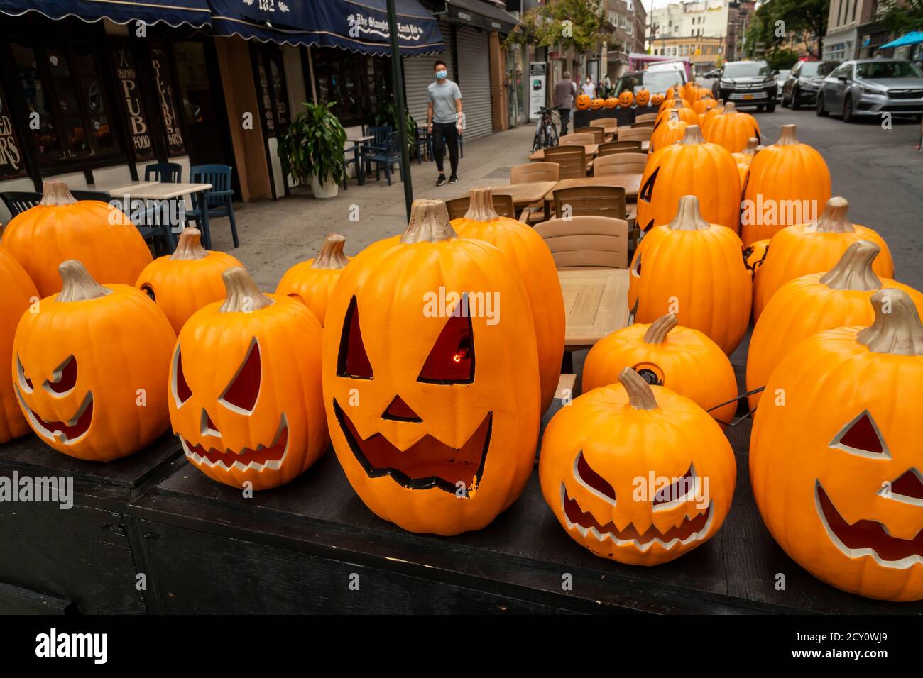 The Slaughtered Lamb, a faux English pub, in the Greenwich Village ...