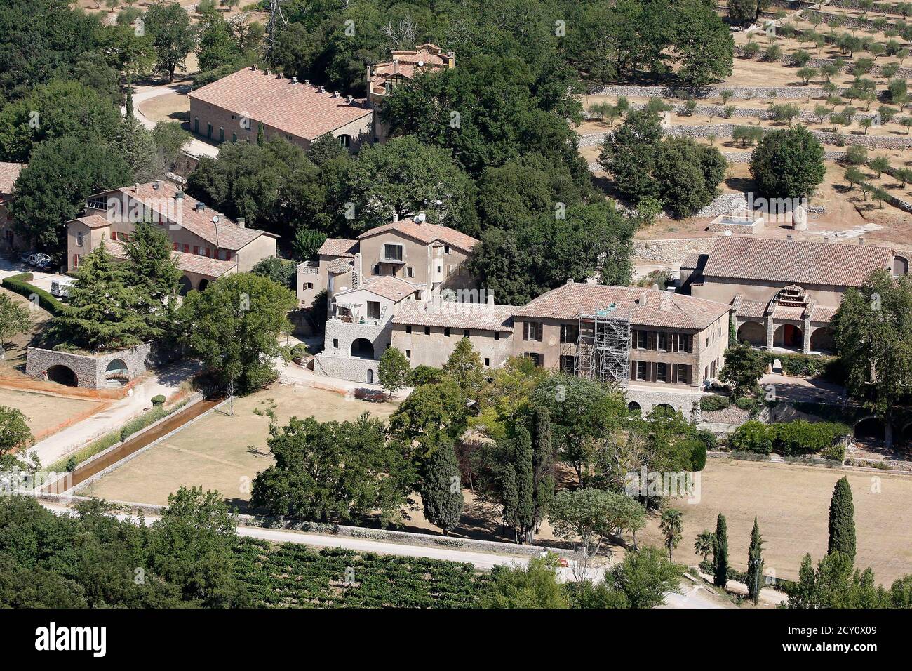 Chateau miraval brad angelina hi-res stock photography and images - Alamy