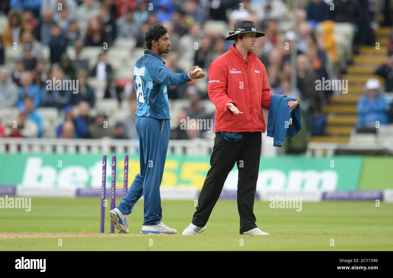 Michael gough cricket umpire hi-res stock photography and images - Alamy