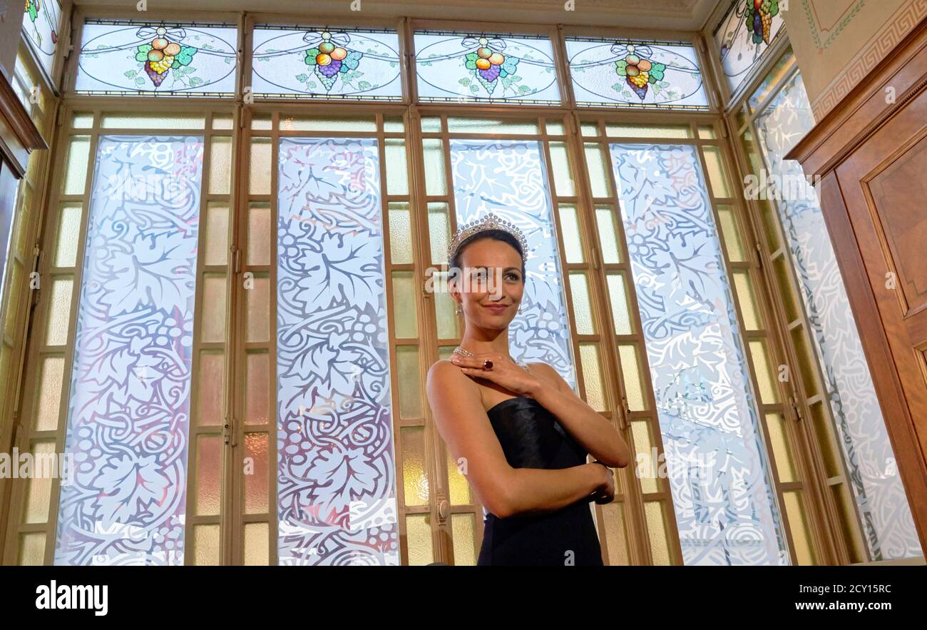 Burmese ruby tiara hi-res stock photography and images - Alamy