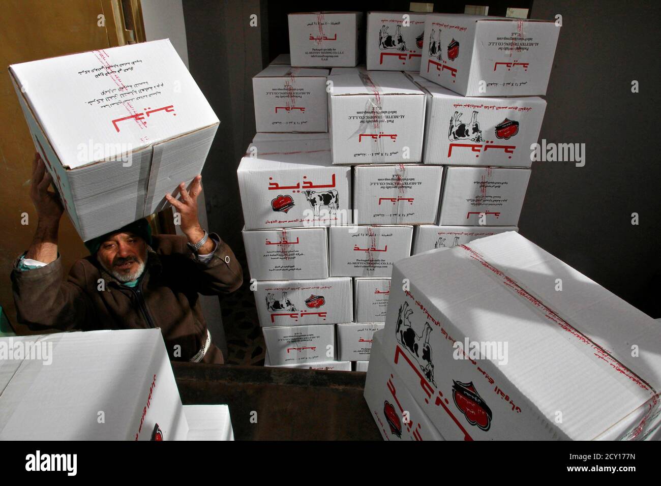 Iraqi construction workers hi-res stock photography and images - Alamy