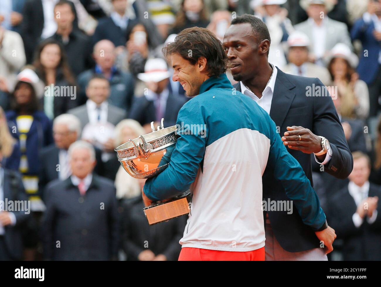 Bolt usain trophy hi-res stock photography and images - Alamy