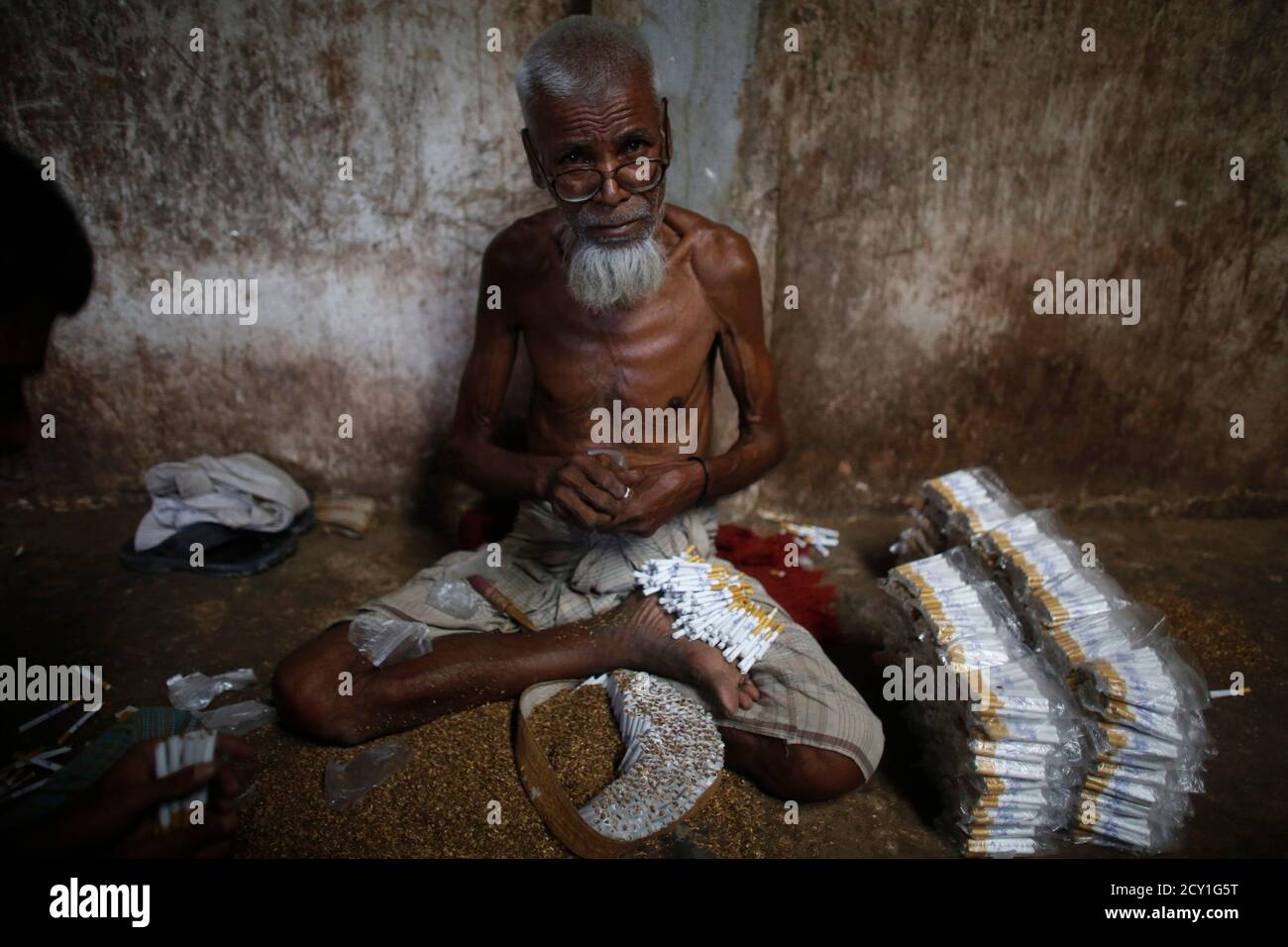 Bidi Cigarettes High Resolution Stock Photography and Images - Alamy