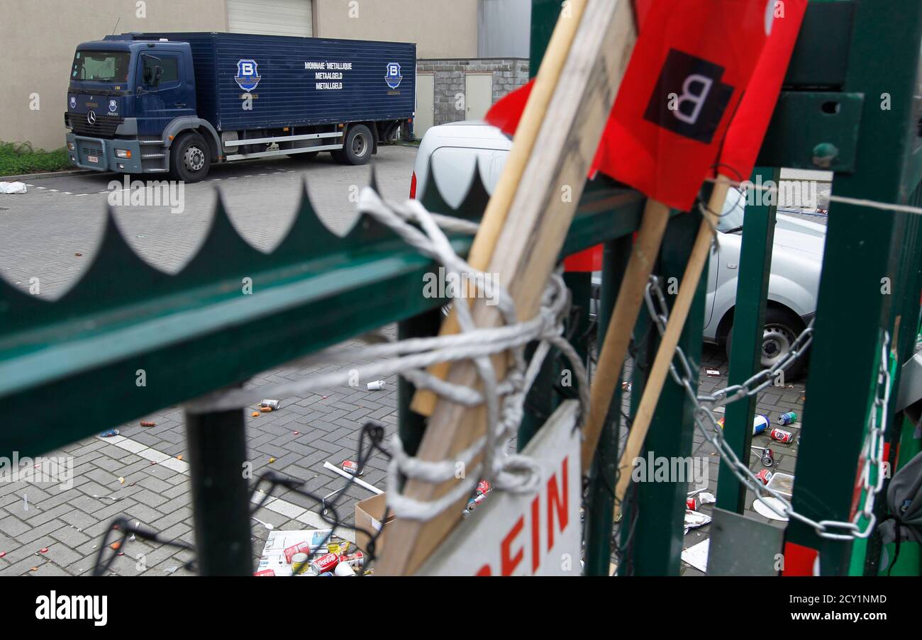 Brinks truck High Resolution Stock Photography and Images - Alamy