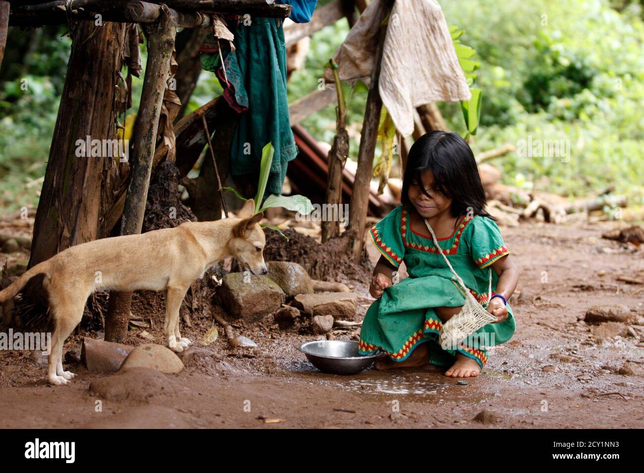 Panama indigenous people bugle hi-res stock photography and images - Alamy