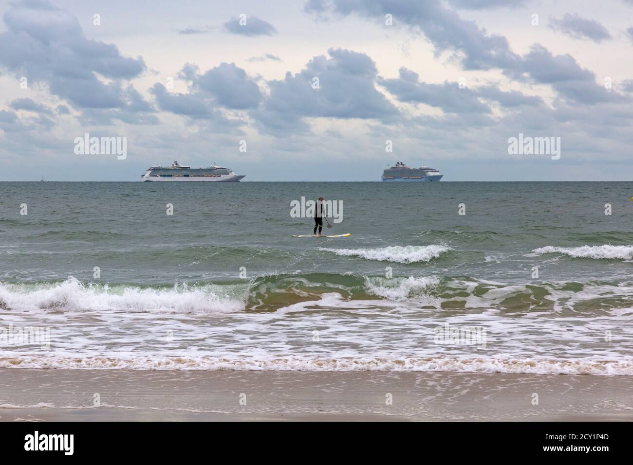 Poole, Dorset UK. 1st October 2020. UK weather: Sunny late afternoon at ...