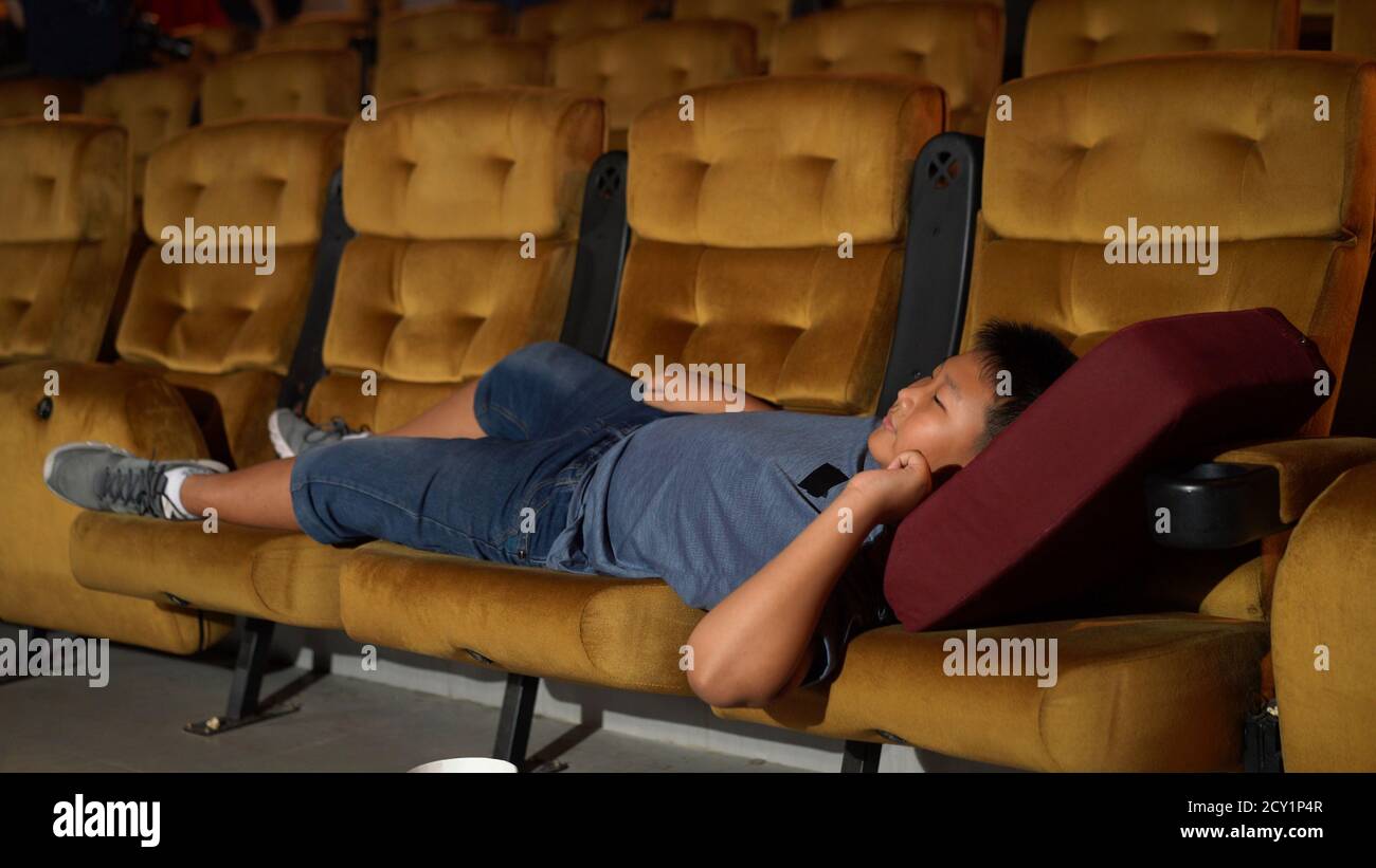 Kids watching movie theater hi-res stock photography and images - Alamy