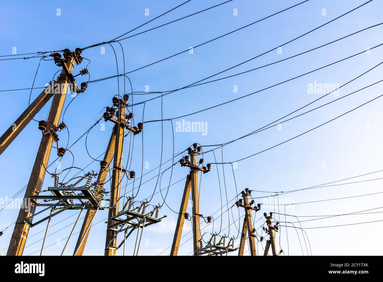 Lower voltage transmission tower hi-res stock photography and images ...