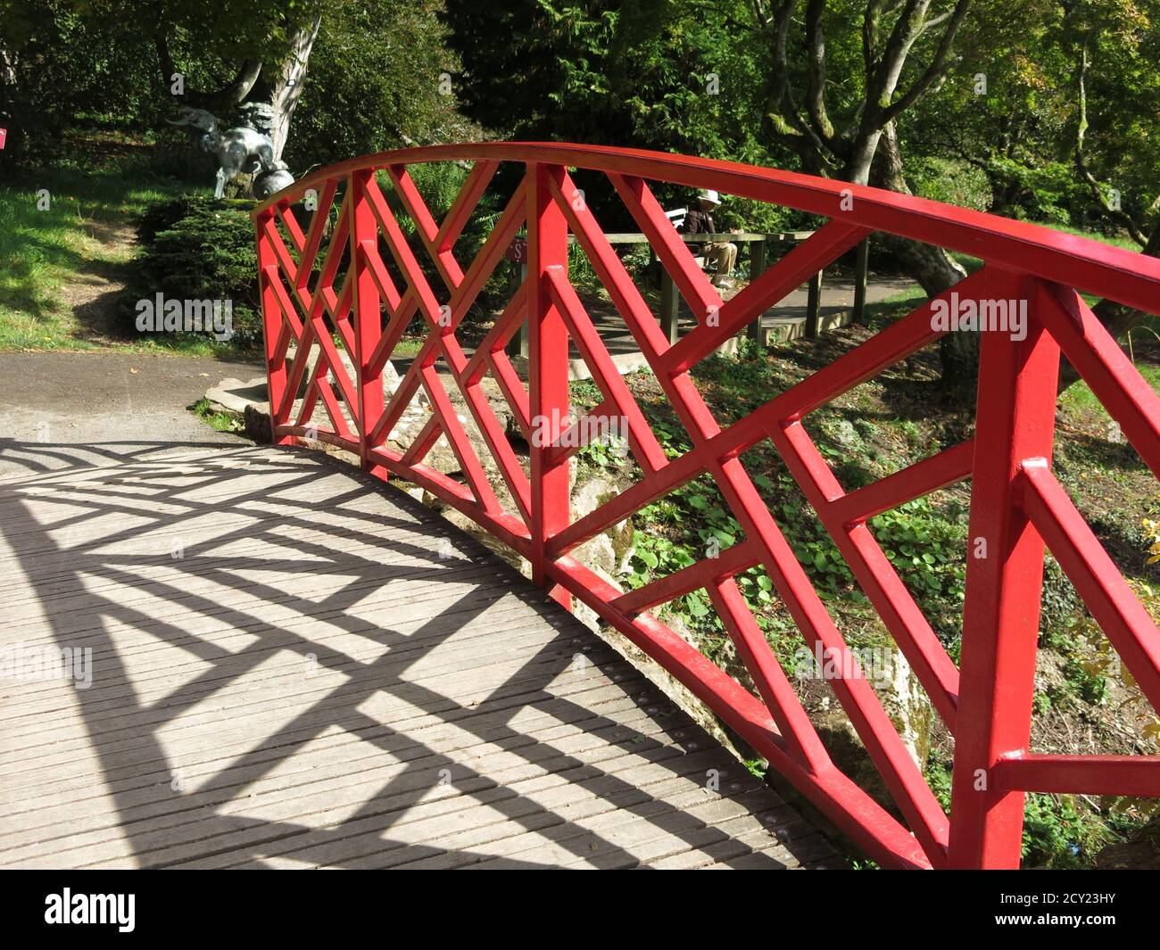 Trellis bridge hi-res stock photography and images - Alamy