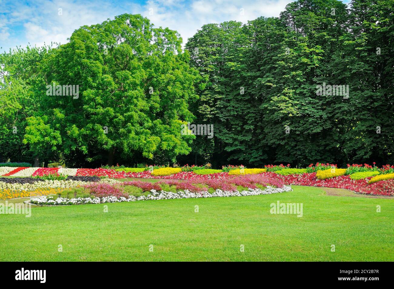 Grassy flower beds hi-res stock photography and images - Alamy