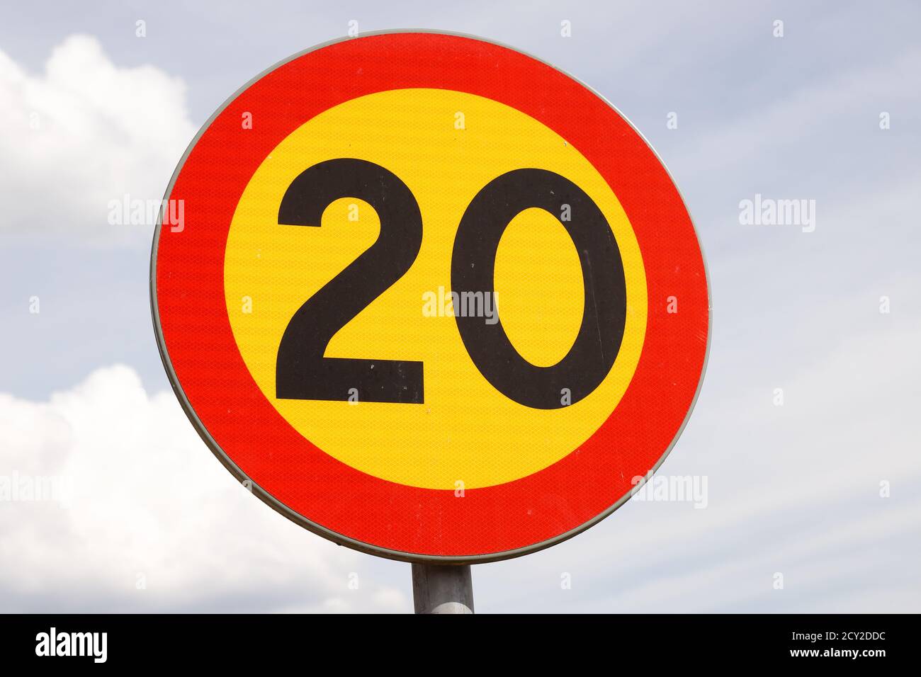 Twenty speed limit sign hi-res stock photography and images - Alamy