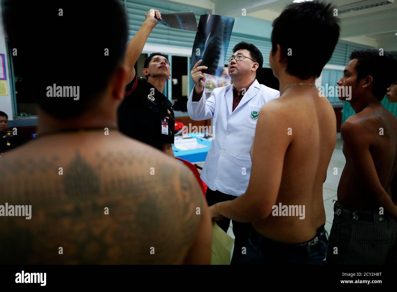 Army Medical Examination High Resolution Stock Photography and Images ...