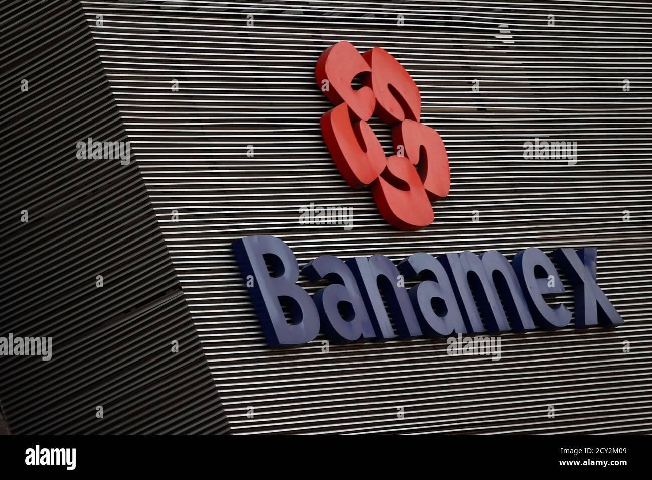 Banamex logo hi-res stock photography and images - Alamy