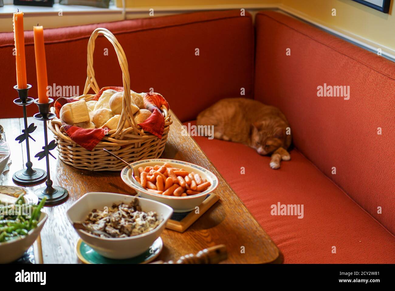 Cat dinner table hi-res stock photography and images - Alamy