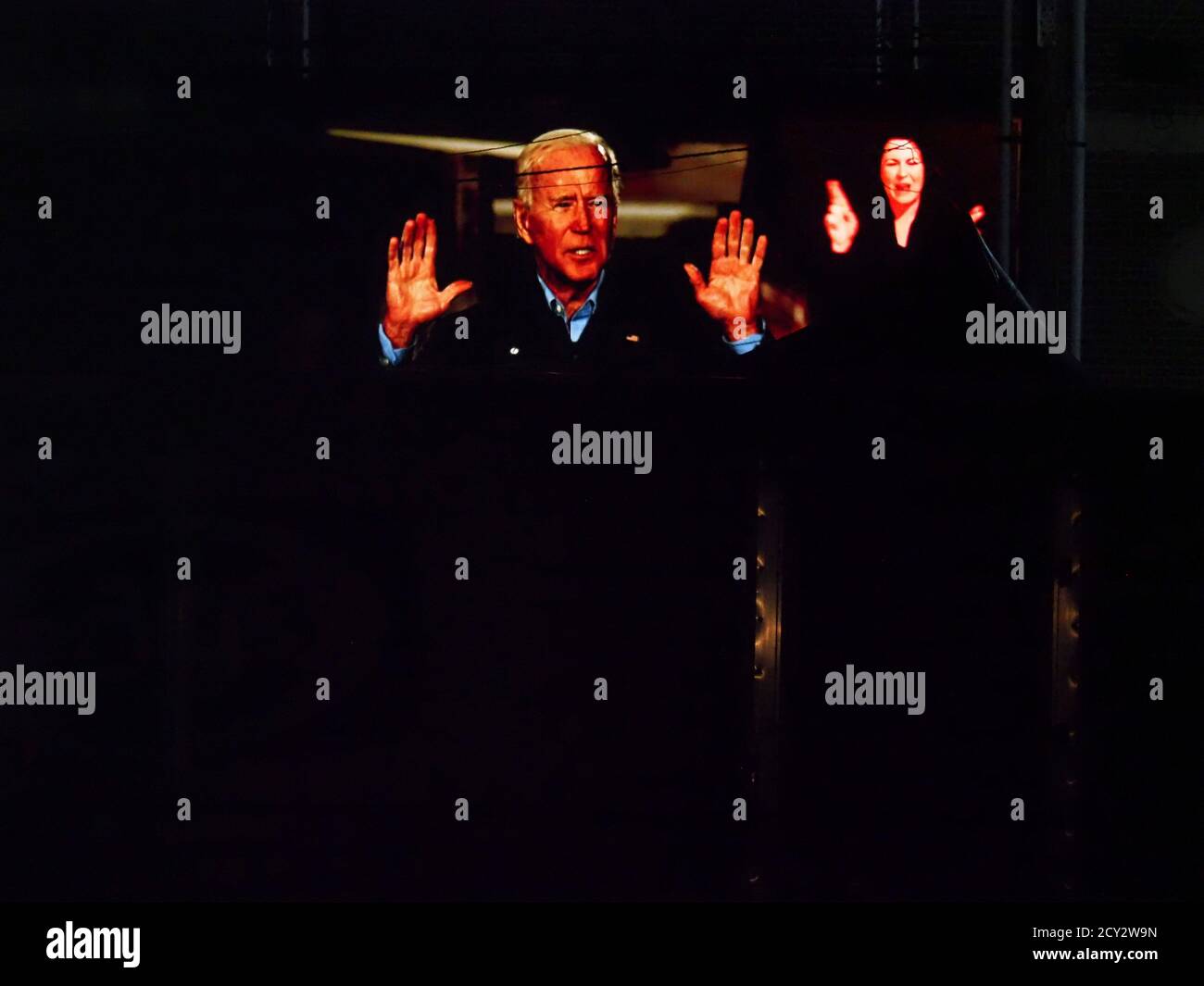 Sign language interpreter screen hi-res stock photography and images ...