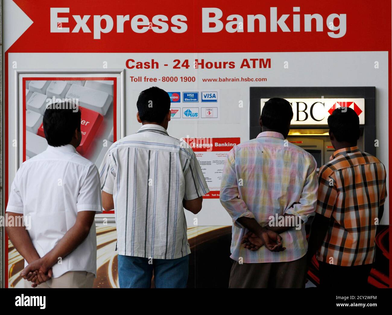 Arab man atm machine hi-res stock photography and images - Alamy