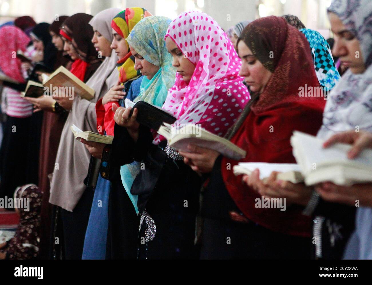 Egypt Mosque Cairo Muslim Women High Resolution Stock Photography and ...