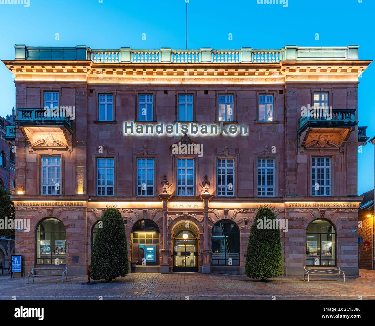 Lit nightime hi-res stock photography and images - Alamy
