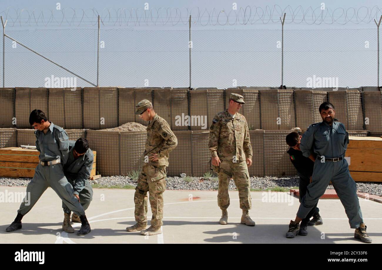 Handcuffing techniques hi-res stock photography and images - Alamy