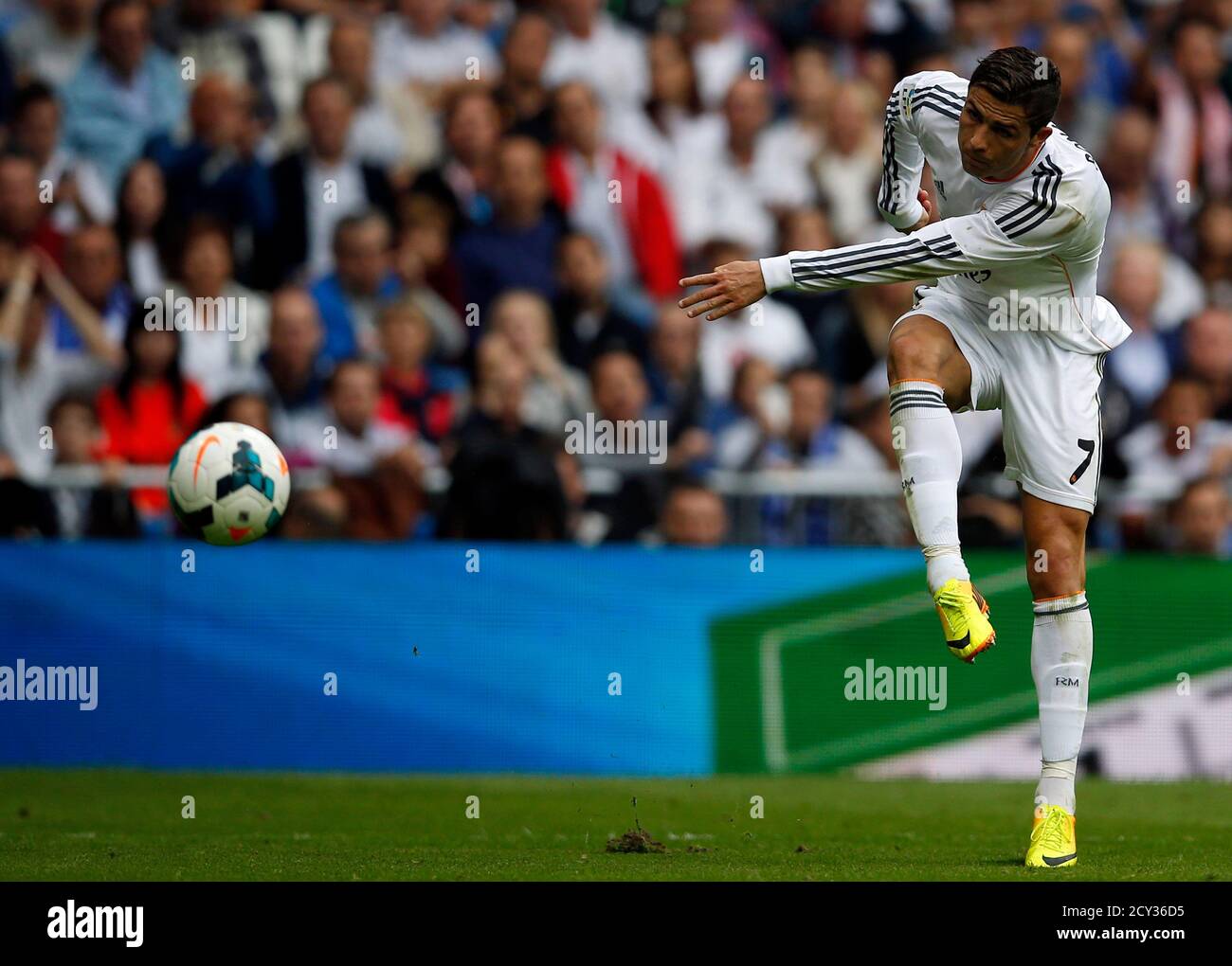 Ronaldo real madrid kicks ball hi-res stock photography and images - Alamy