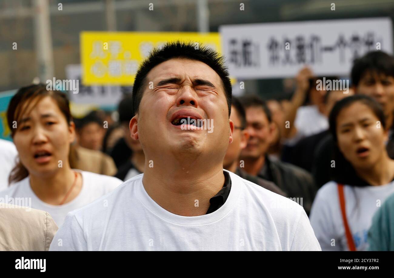 Plane angry passenger hi-res stock photography and images - Alamy