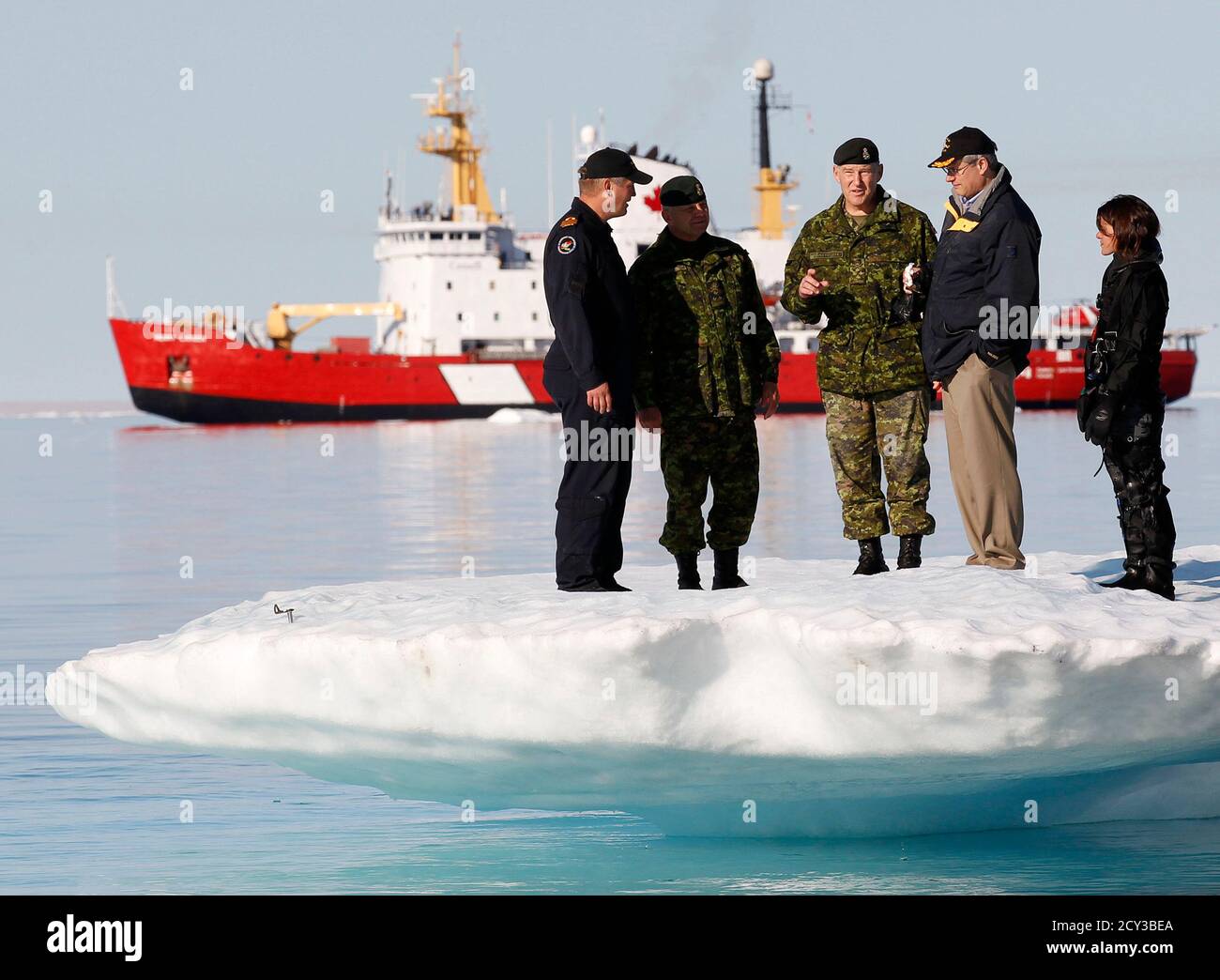 Canada arctic icebreaker hi-res stock photography and images - Alamy