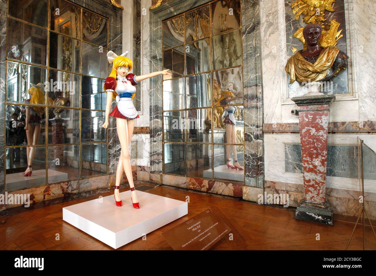 Sculpture artist takashi murakami hi-res stock photography and images ...