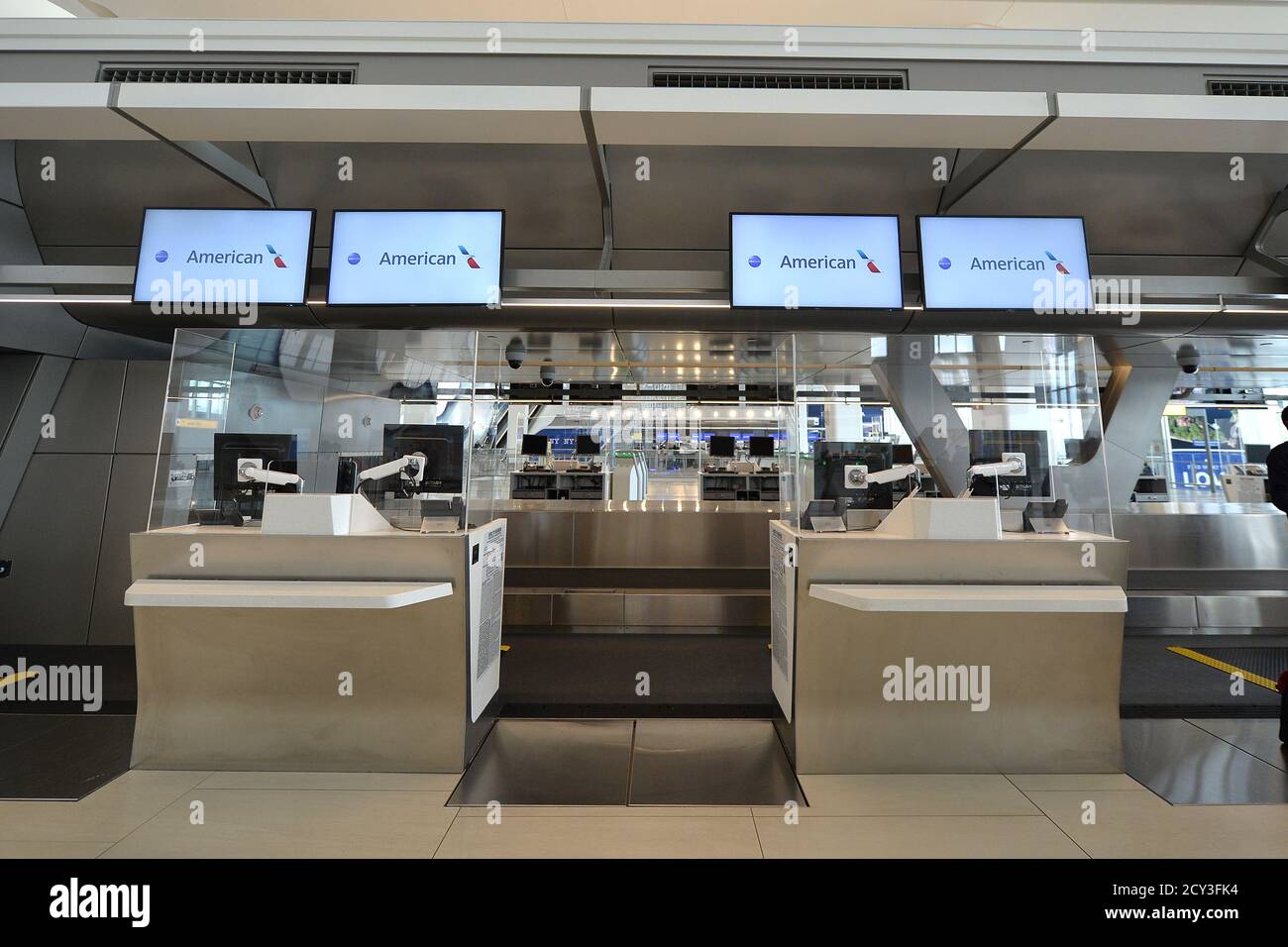 American airlines check in counter hi-res stock photography and images ...