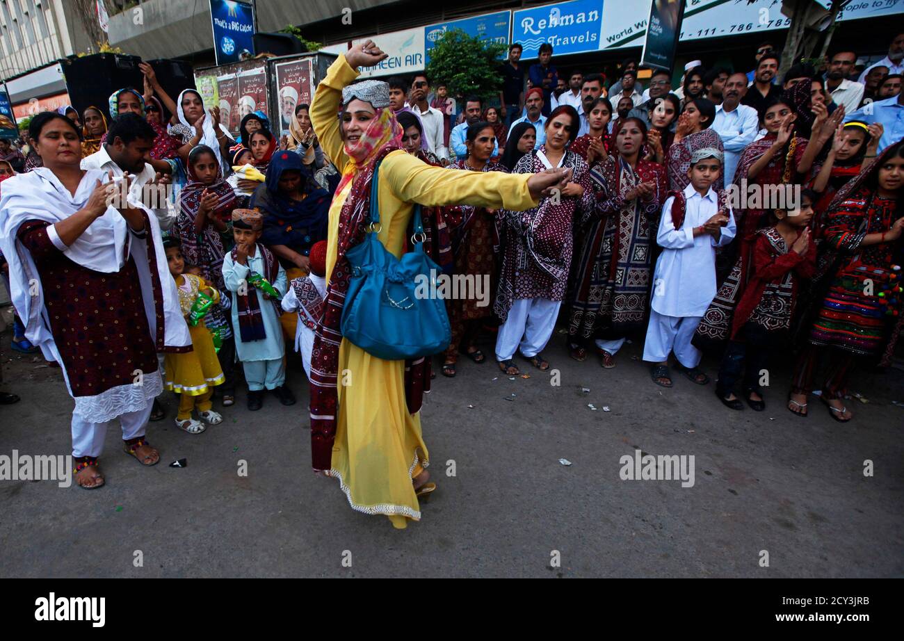 Sindh dress hi-res stock photography and images - Alamy