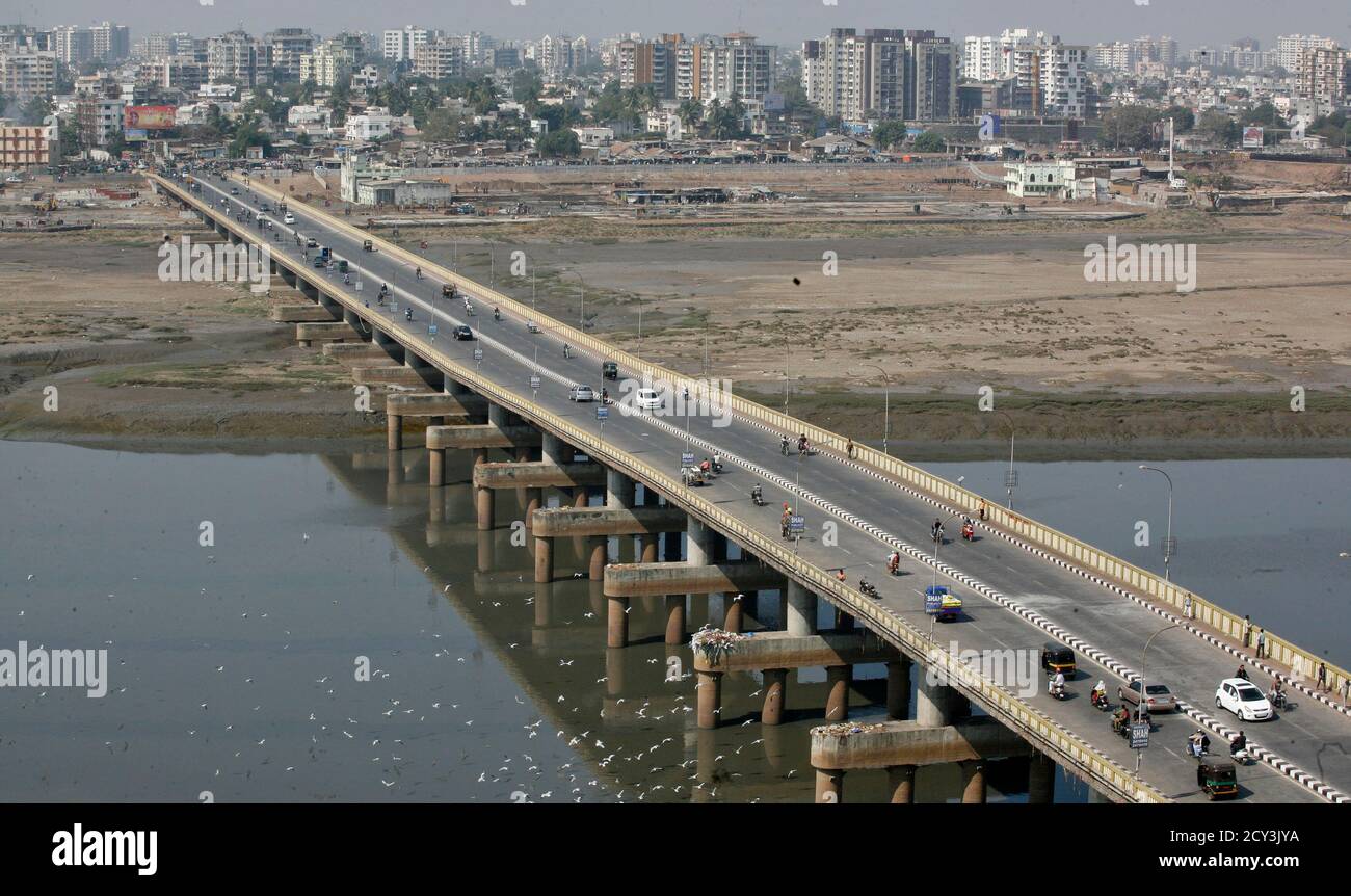 Surat india river hi-res stock photography and images - Alamy