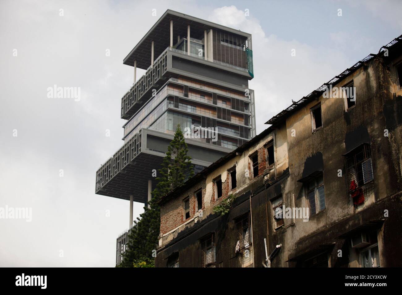 Antilia building mumbai india hi-res stock photography and images - Alamy