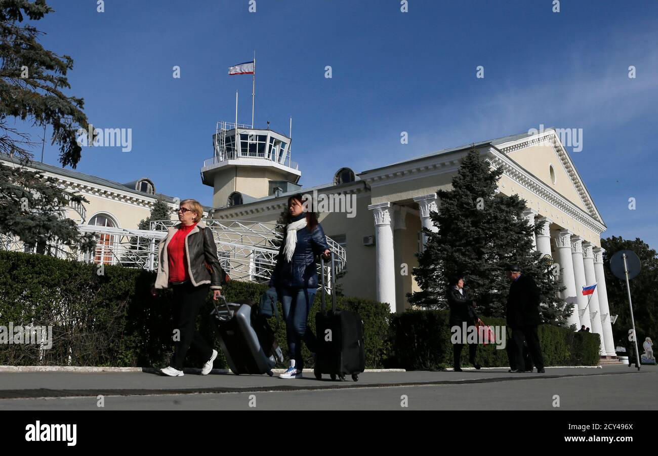 Europe map air routes hi-res stock photography and images - Alamy