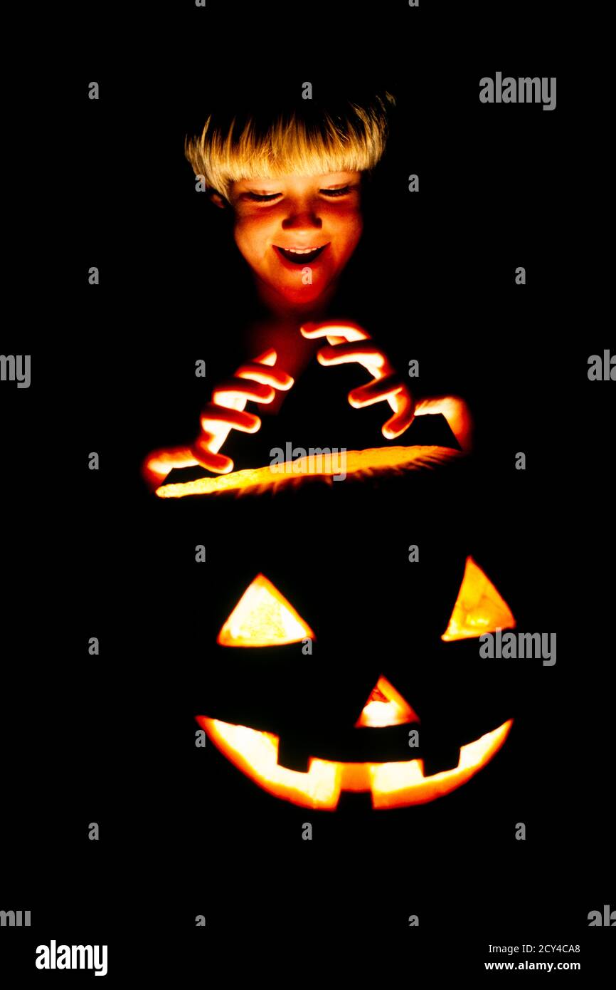 Scary pose hi-res stock photography and images - Alamy
