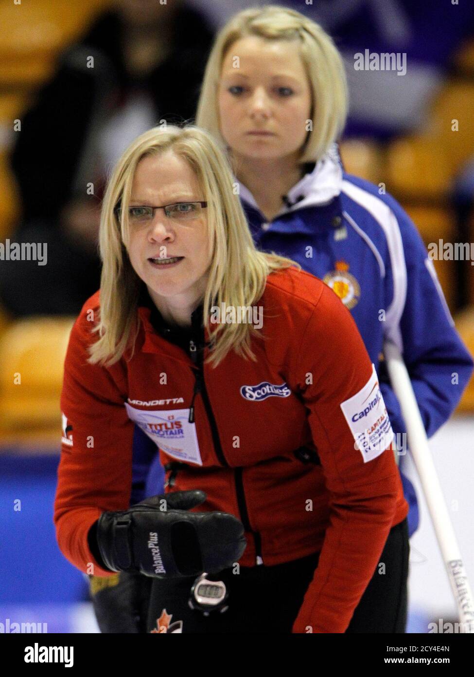 Look over your shoulder hi-res stock photography and images - Alamy