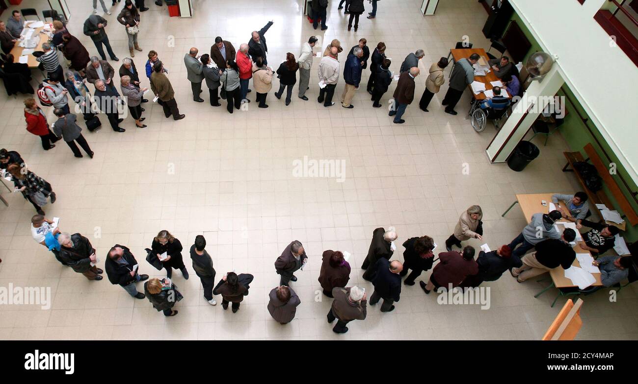 Queue people angry hi-res stock photography and images - Alamy