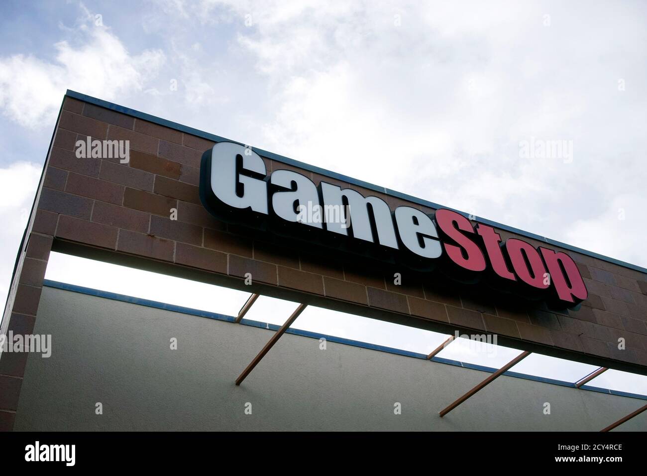 Gamestop store hi-res stock photography and images - Alamy