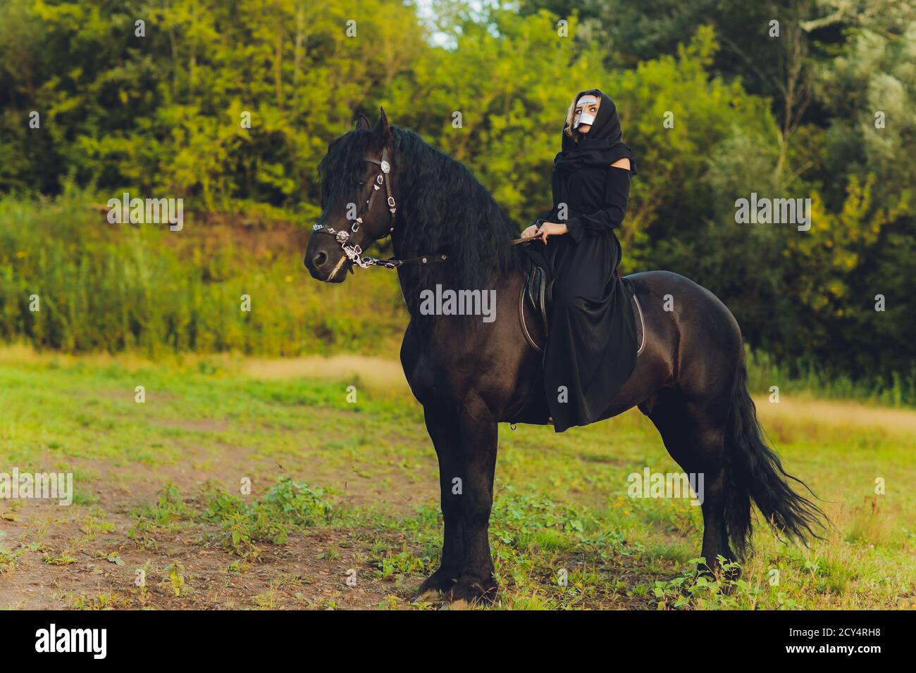 Muslim woman in hijab riding a horse Stock Photo - Alamy