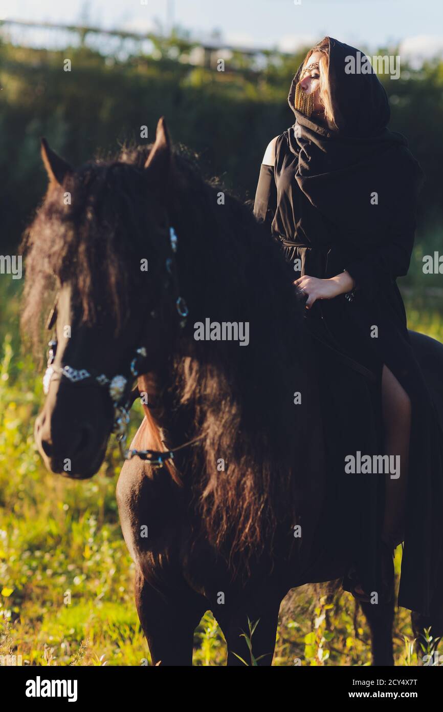 Muslim woman in hijab riding a horse Stock Photo - Alamy