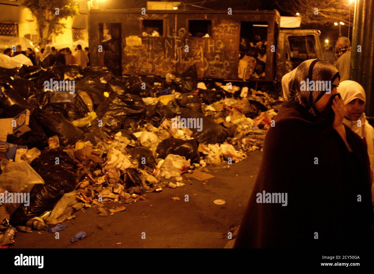Walk past piles of rubbish hi-res stock photography and images - Alamy