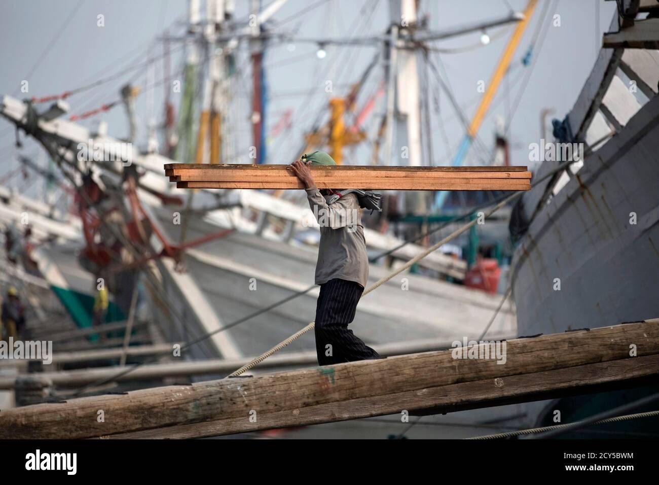 Traditional phinisi ship hi-res stock photography and images - Alamy