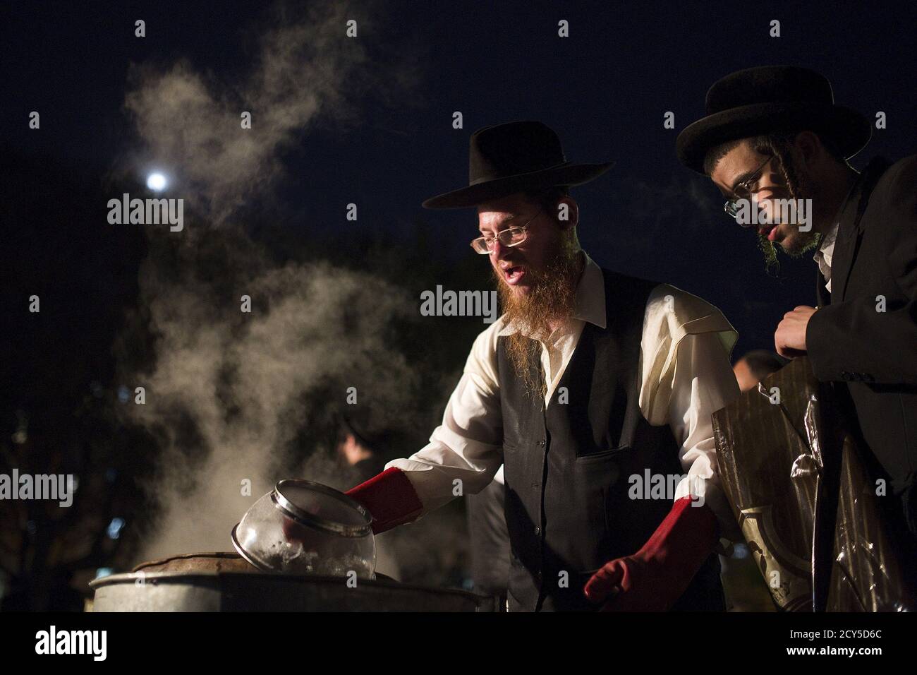 Human remains cooking hi-res stock photography and images - Alamy