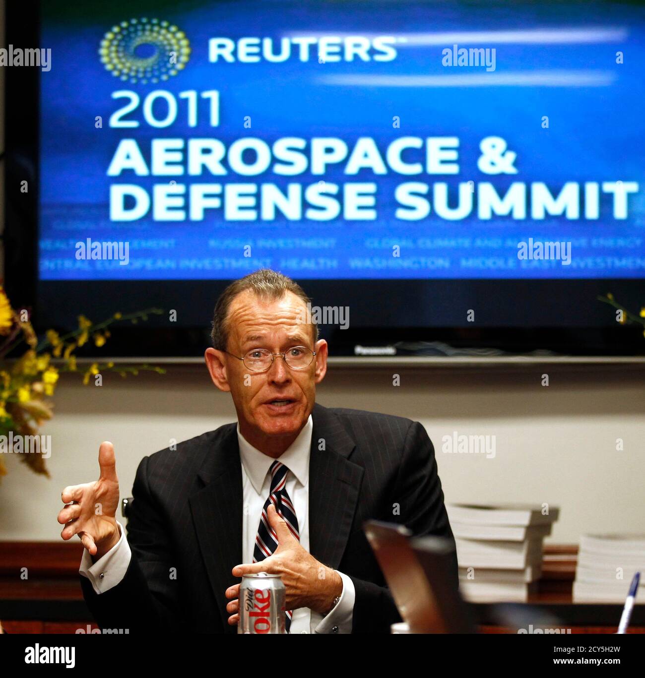 Request fighter jets hi-res stock photography and images - Alamy