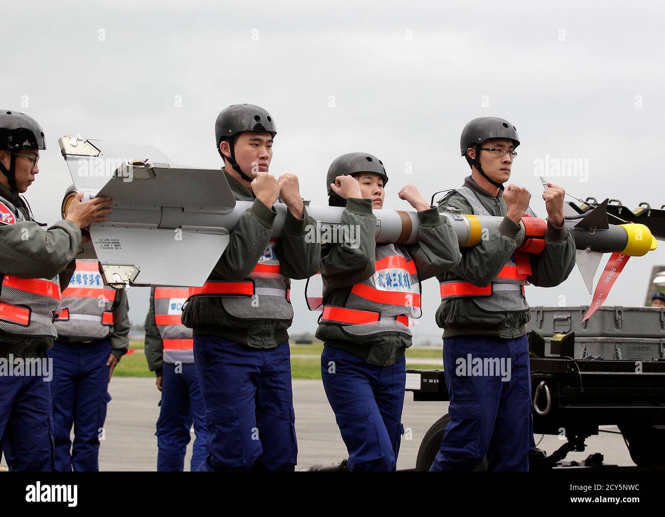 Aim sidewinder hi-res stock photography and images - Alamy